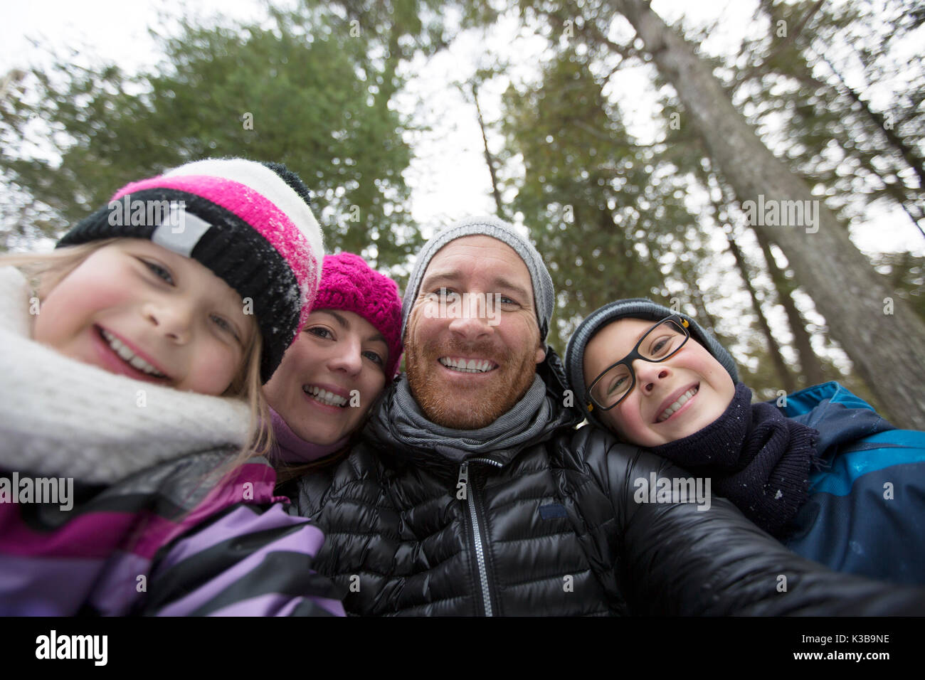 Four person family hi-res stock photography and images - Alamy