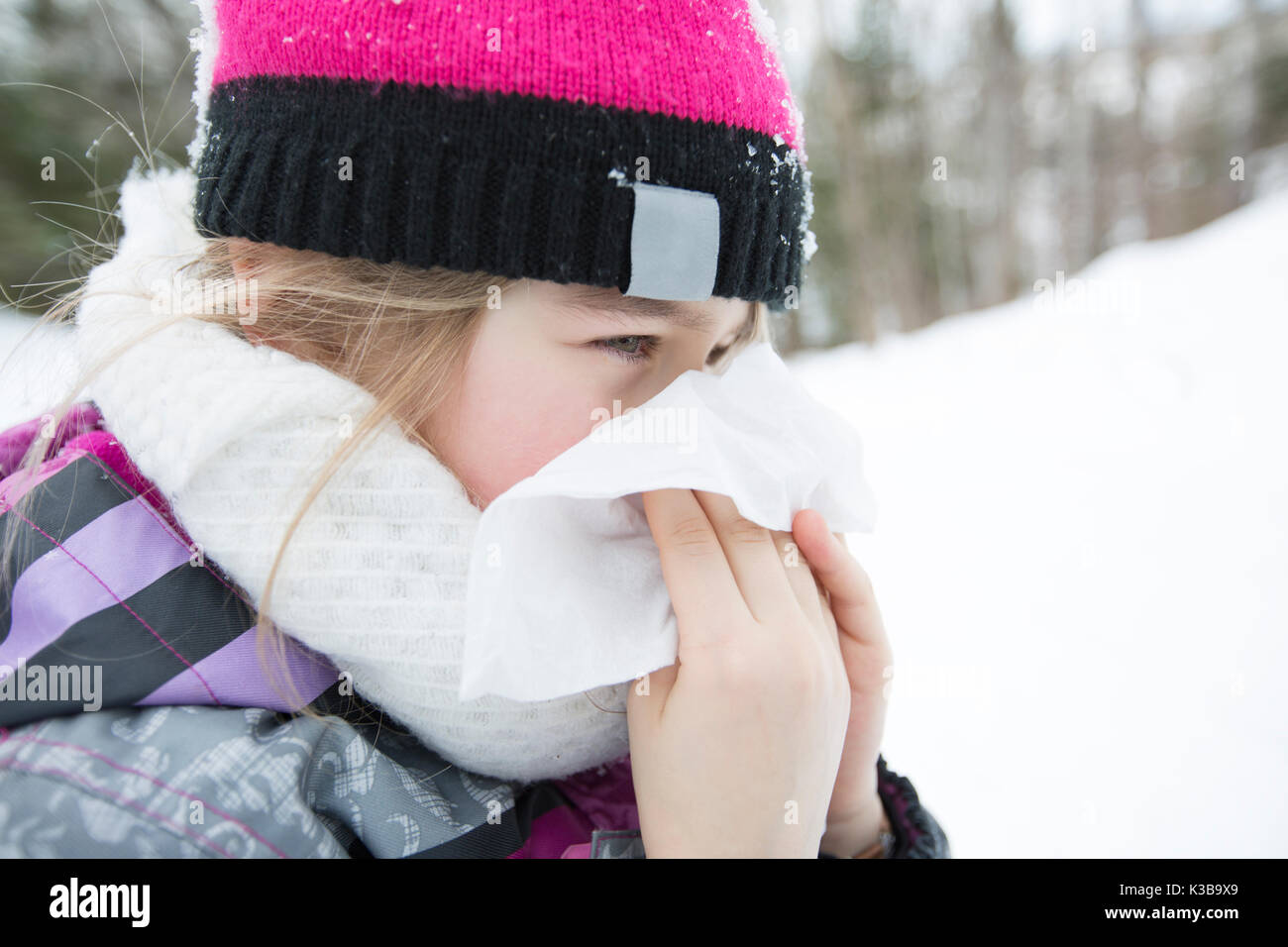 Child blowing nose tissue paper hi-res stock photography and images - Alamy
