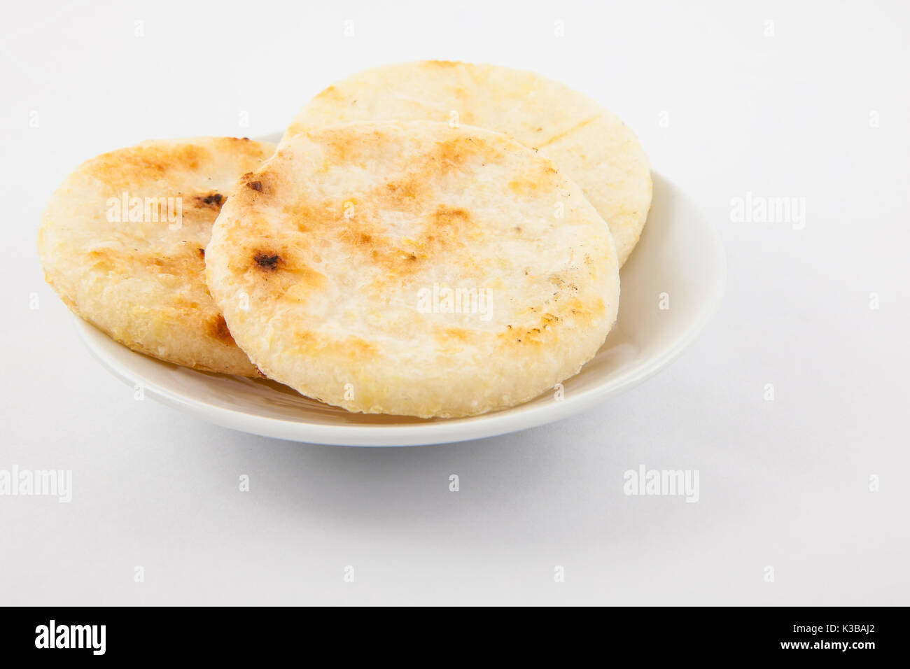 Roasted traditional Colombian white corn arepa Stock Photo - Alamy
