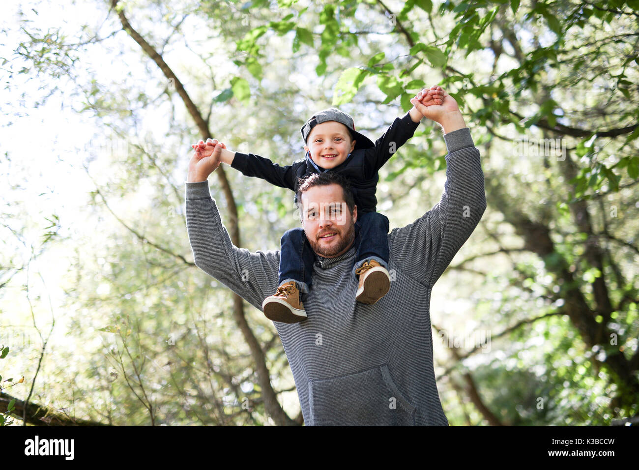 Kid father forest hi-res stock photography and images - Alamy