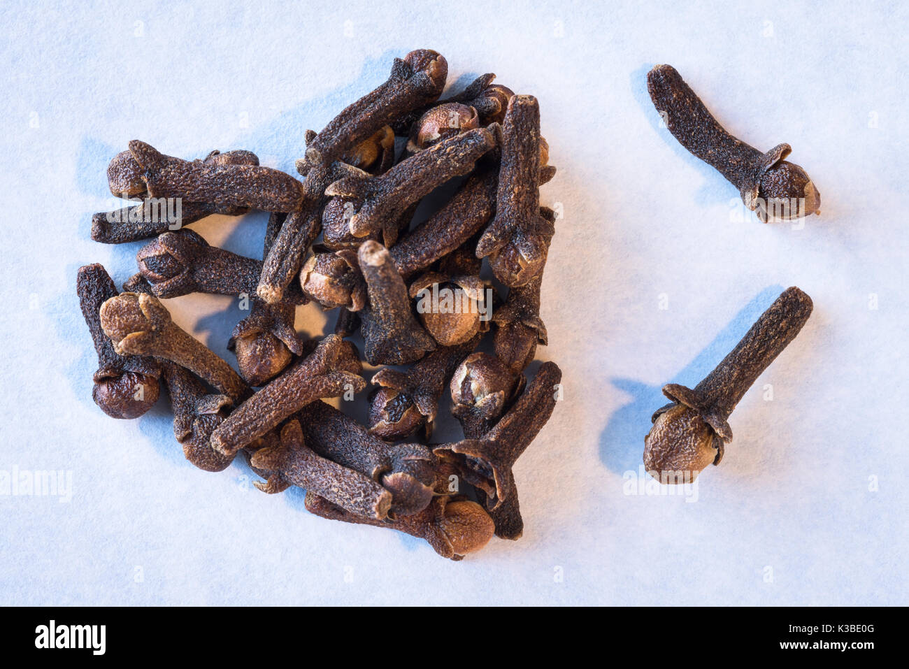 Whole cloves hi-res stock photography and images - Alamy