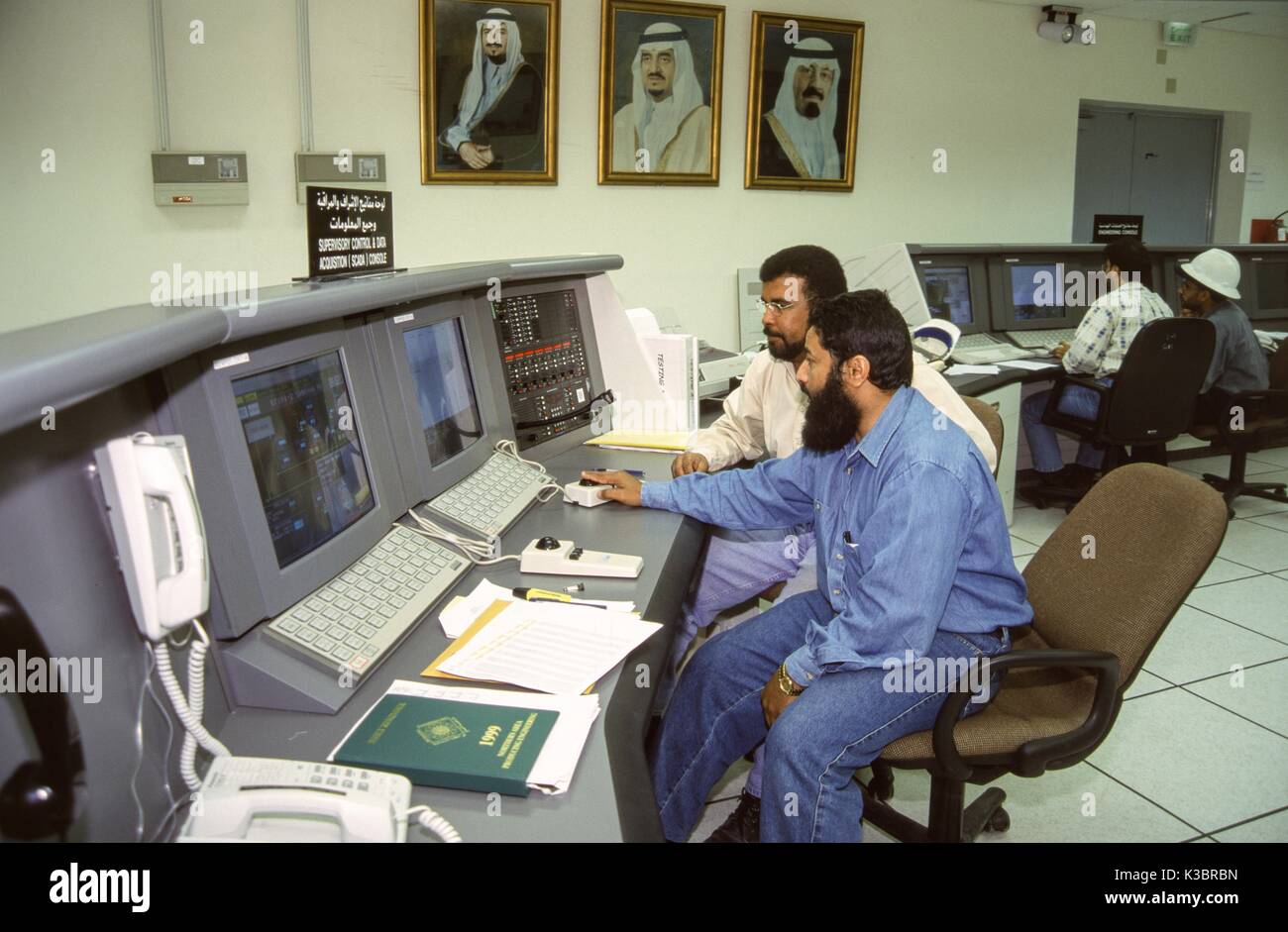 Saudi Aramco engineers at the Shaybah Gas Oil Separation Plant (GOSP ...