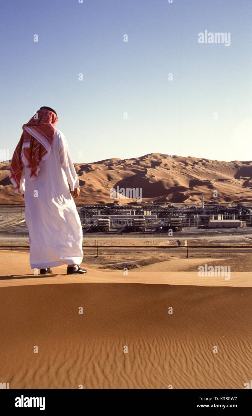 Saudi Aramco engineers at the Shaybah Gas Oil Separation Plant (GOSP ...