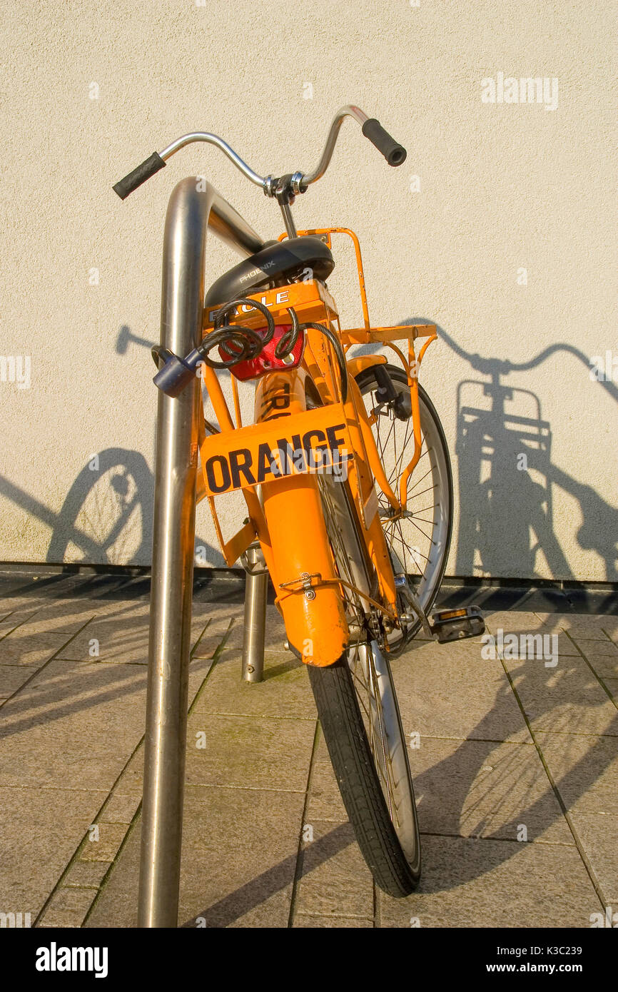 Orange cycling hi-res stock photography and images - Alamy
