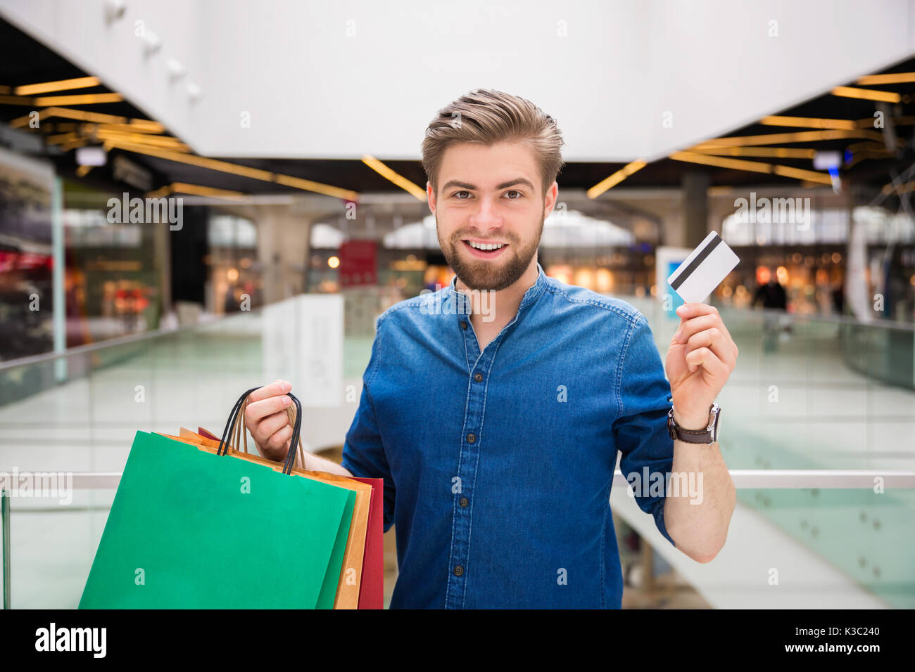 Shopping centre people posing photo hi-res stock photography and images ...