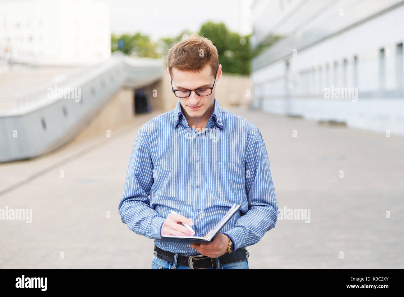 Male journalist interviews and take notes in a notebook Stock Photo - Alamy