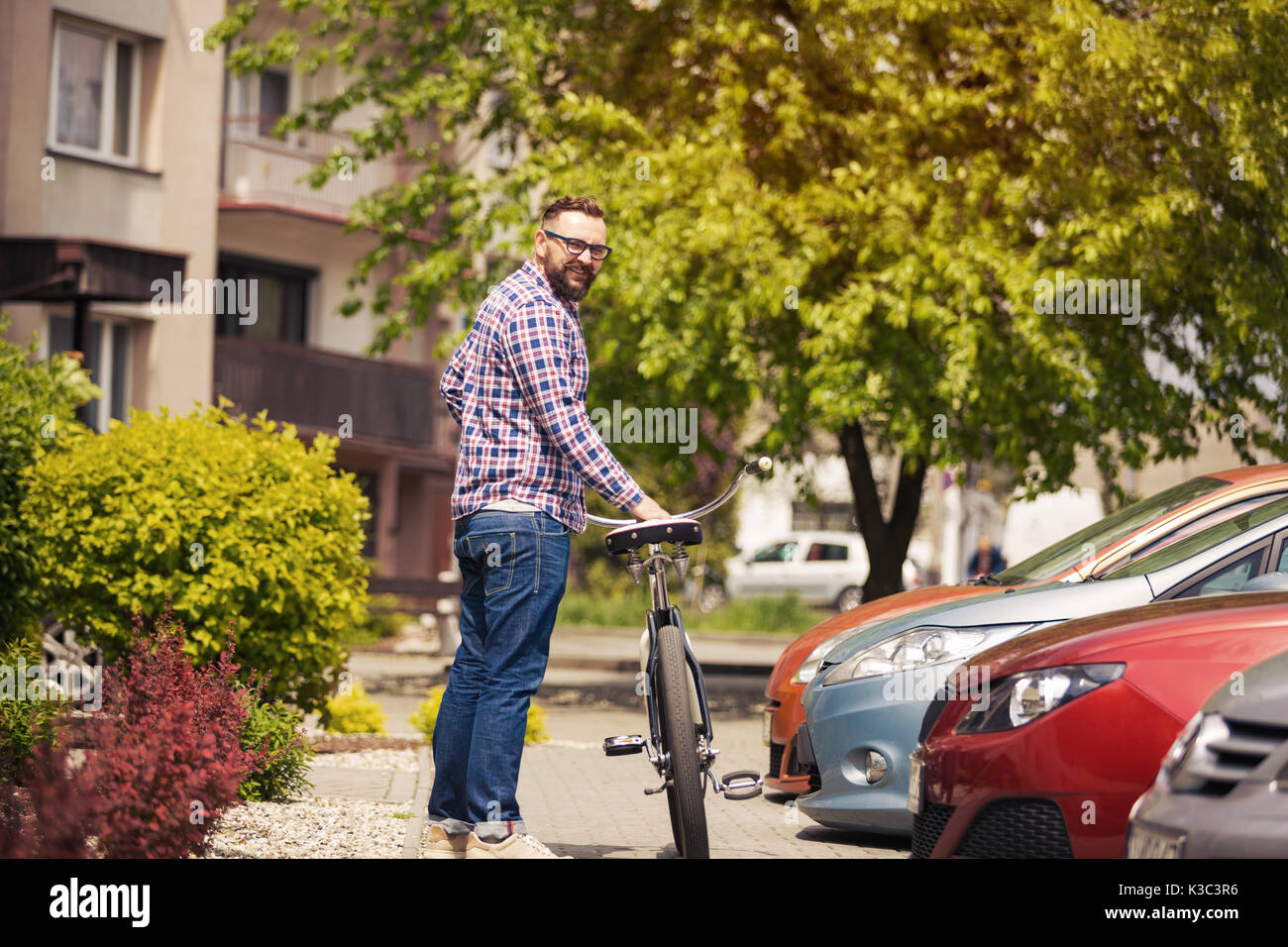 Man standing on pavement hi-res stock photography and images - Alamy