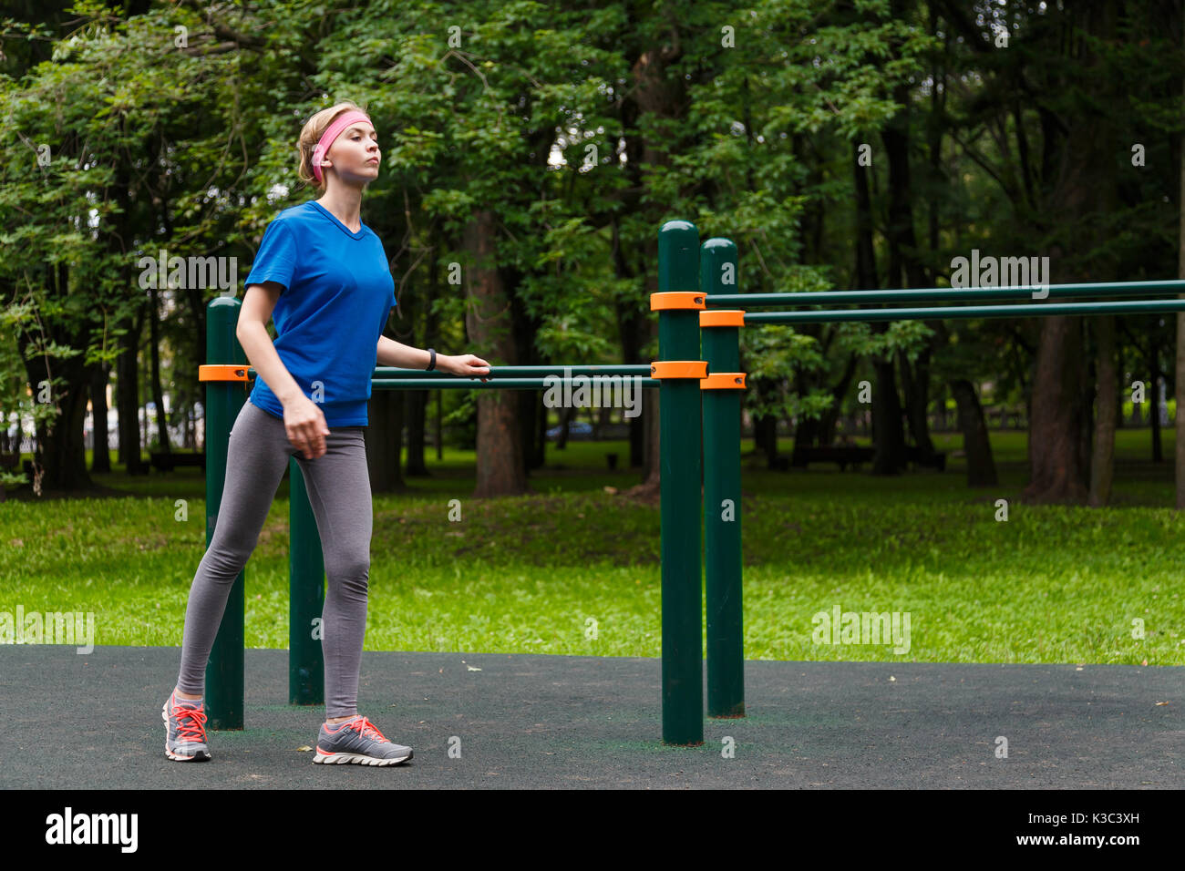Young girl doing gymnastics in the park Stock Photo - Alamy