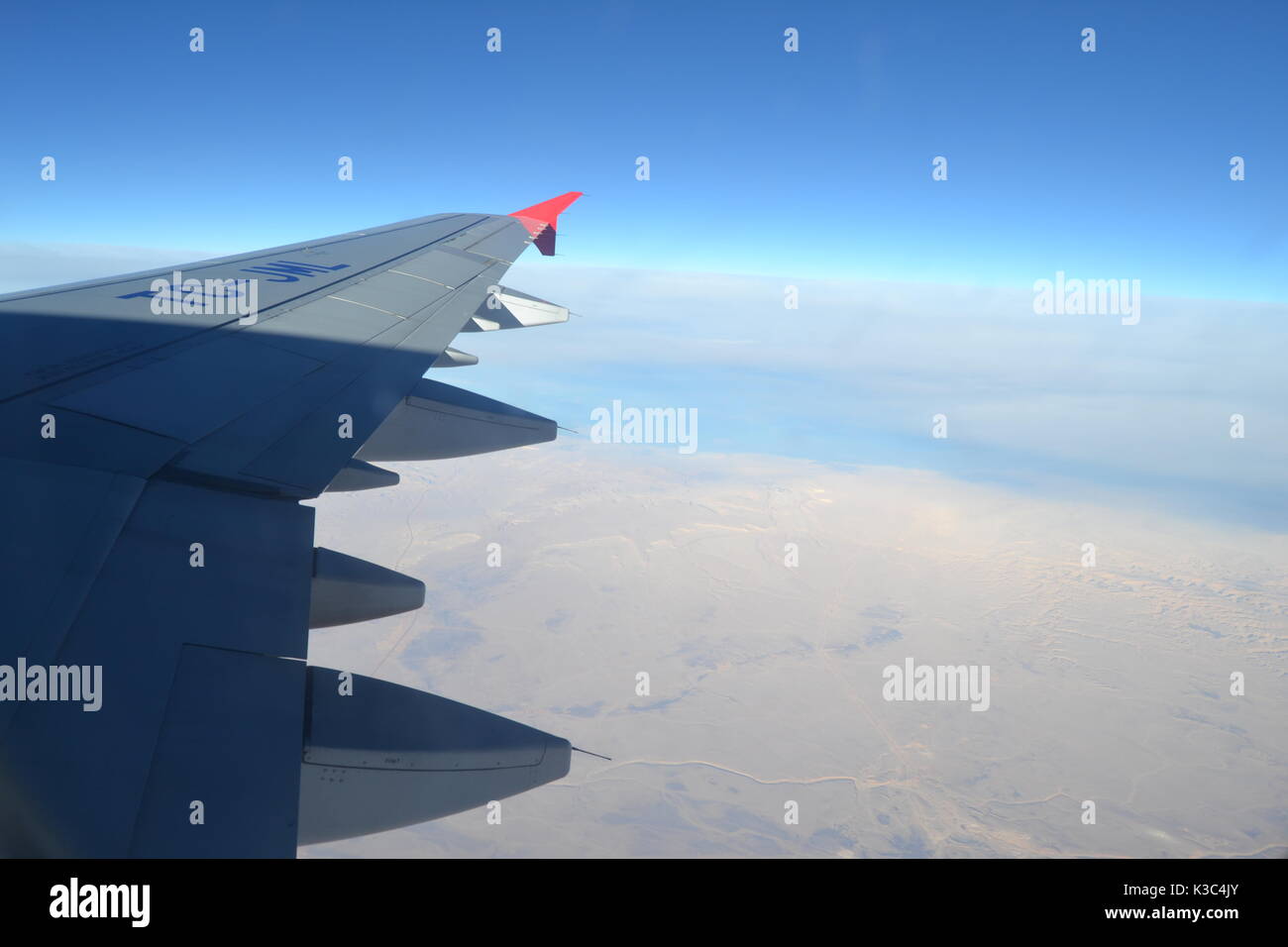 From a plane window hi-res stock photography and images - Alamy