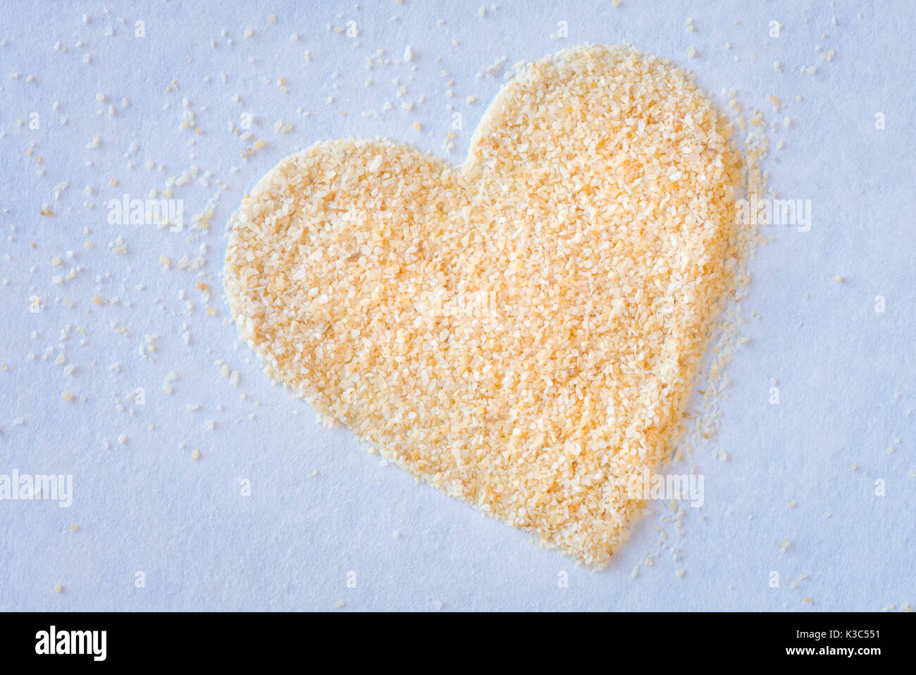 Garlic Powder in a Heart Shape Stock Photo - Alamy