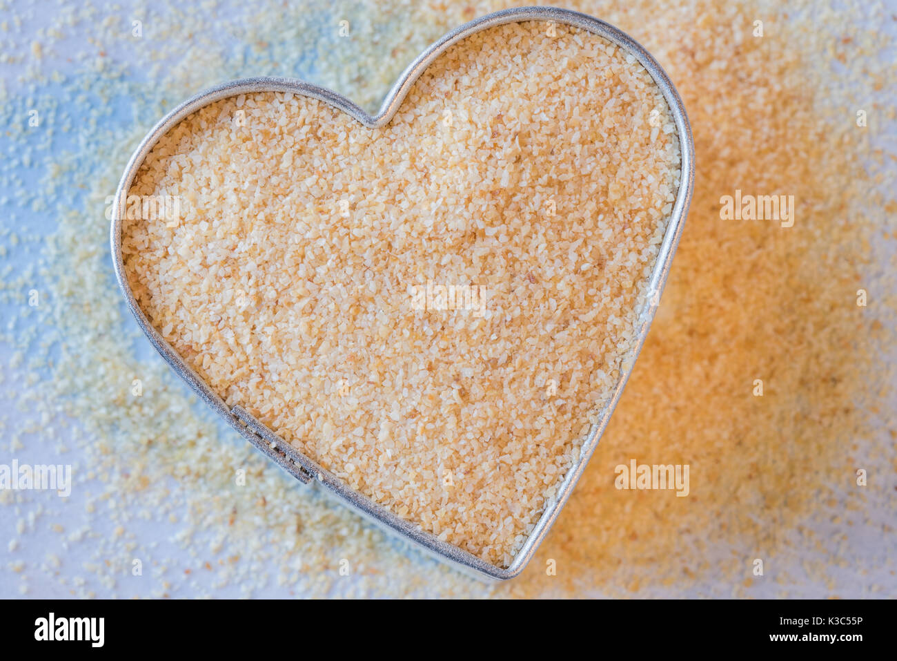 Garlic Powder in a Heart Shape Stock Photo - Alamy