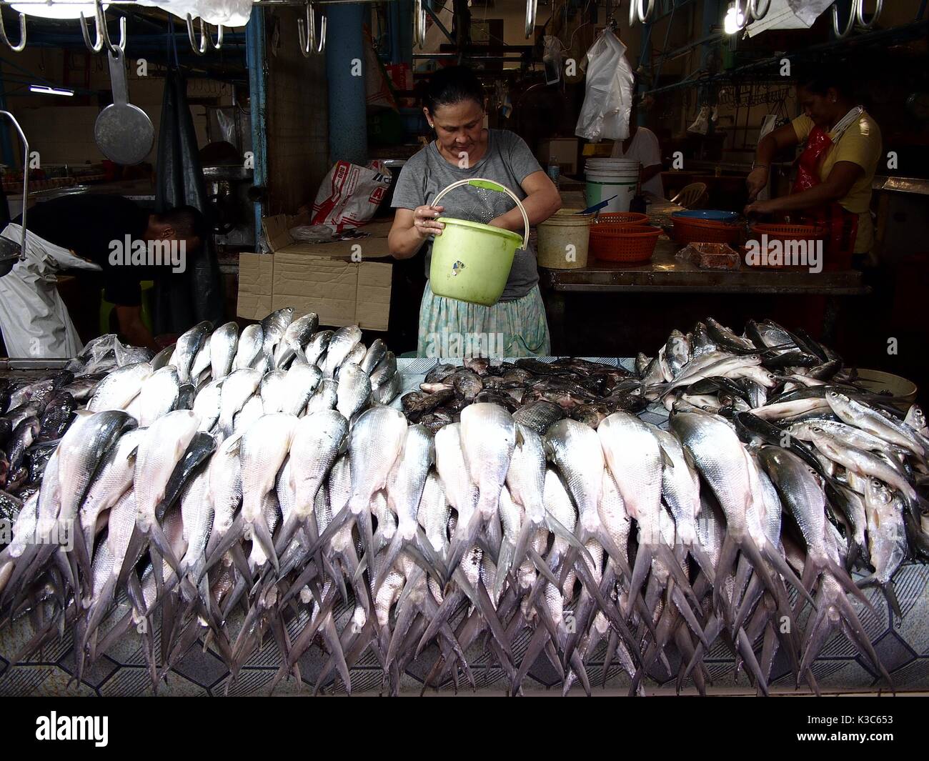 Fish sale fish market manila hi-res stock photography and images - Alamy