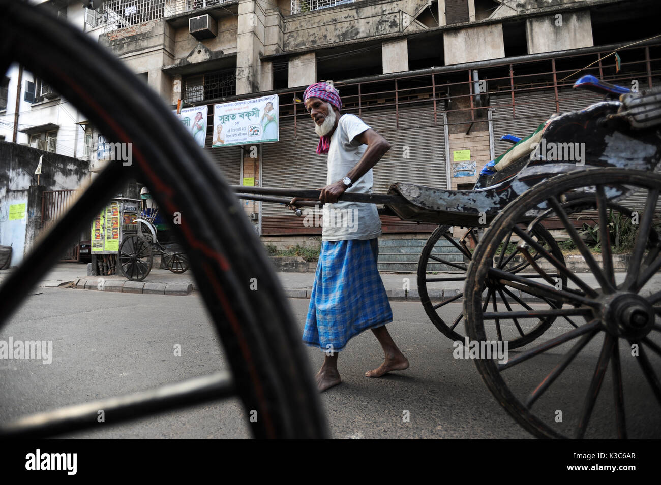 Hand rickshaw puller hi-res stock photography and images - Alamy
