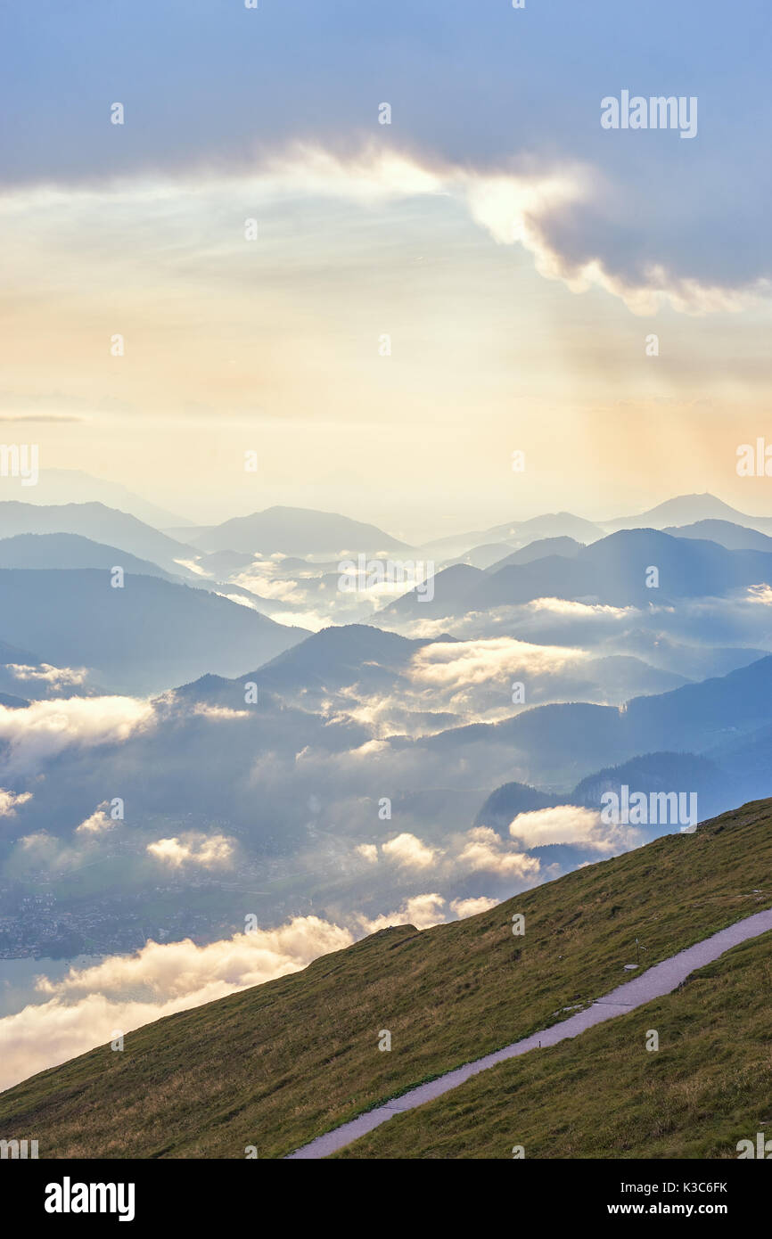 Golden clouds and sunset mountains hi-res stock photography and images ...