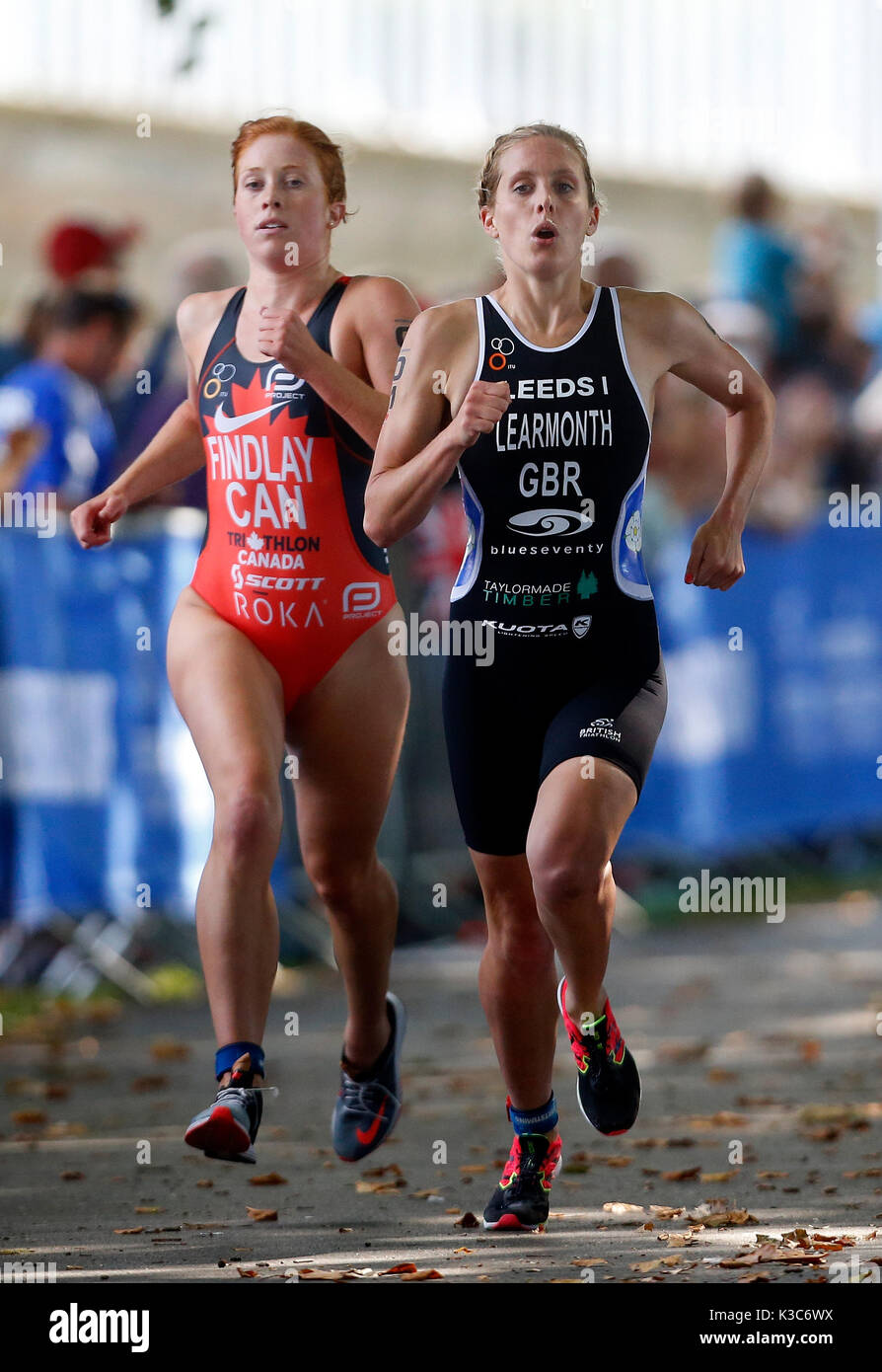 Jess Learmonth (right) of Leeds 1 and Paula Finlay of Canada in action ...