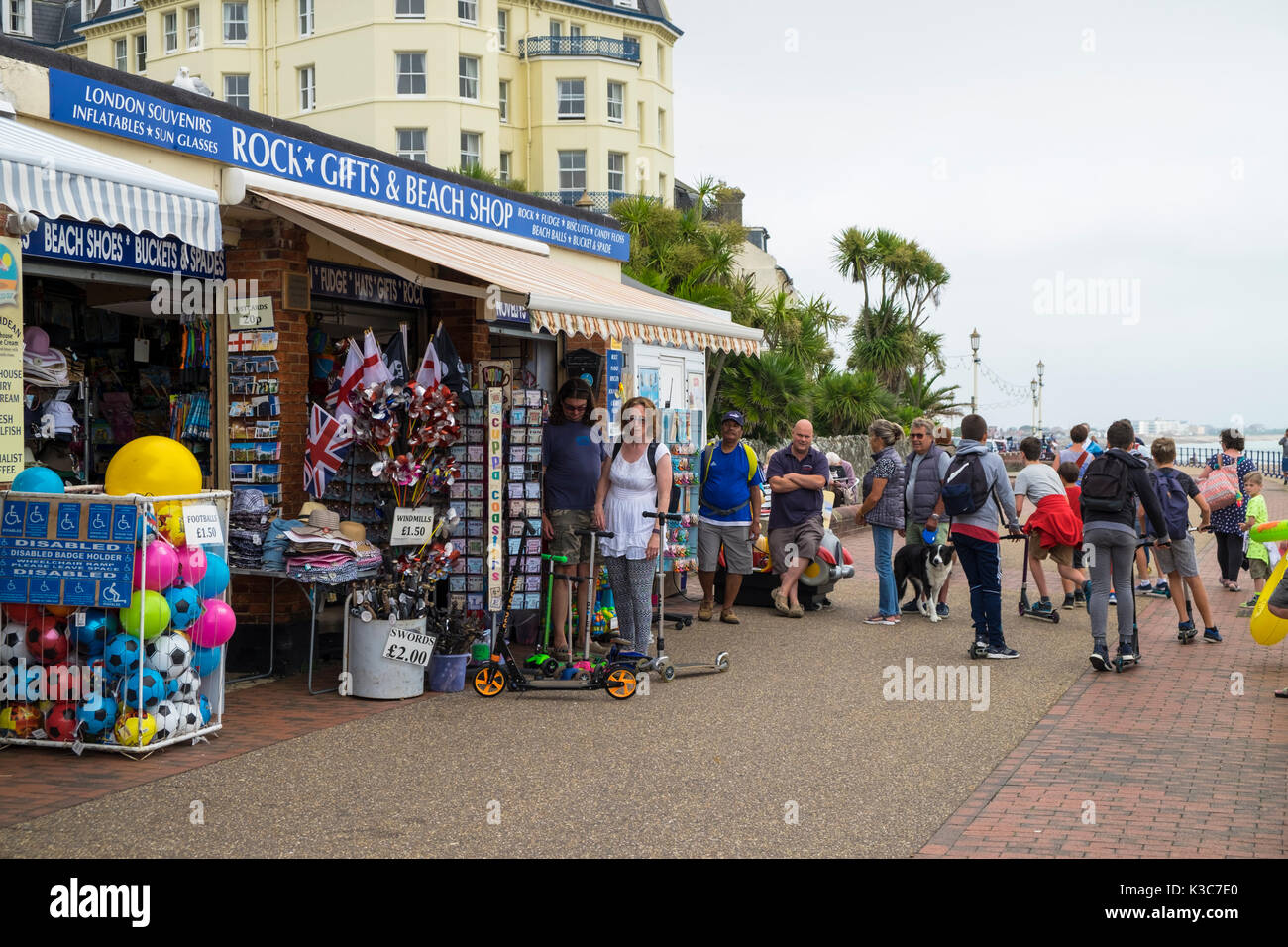 Beach shop hi-res stock photography and images - Alamy