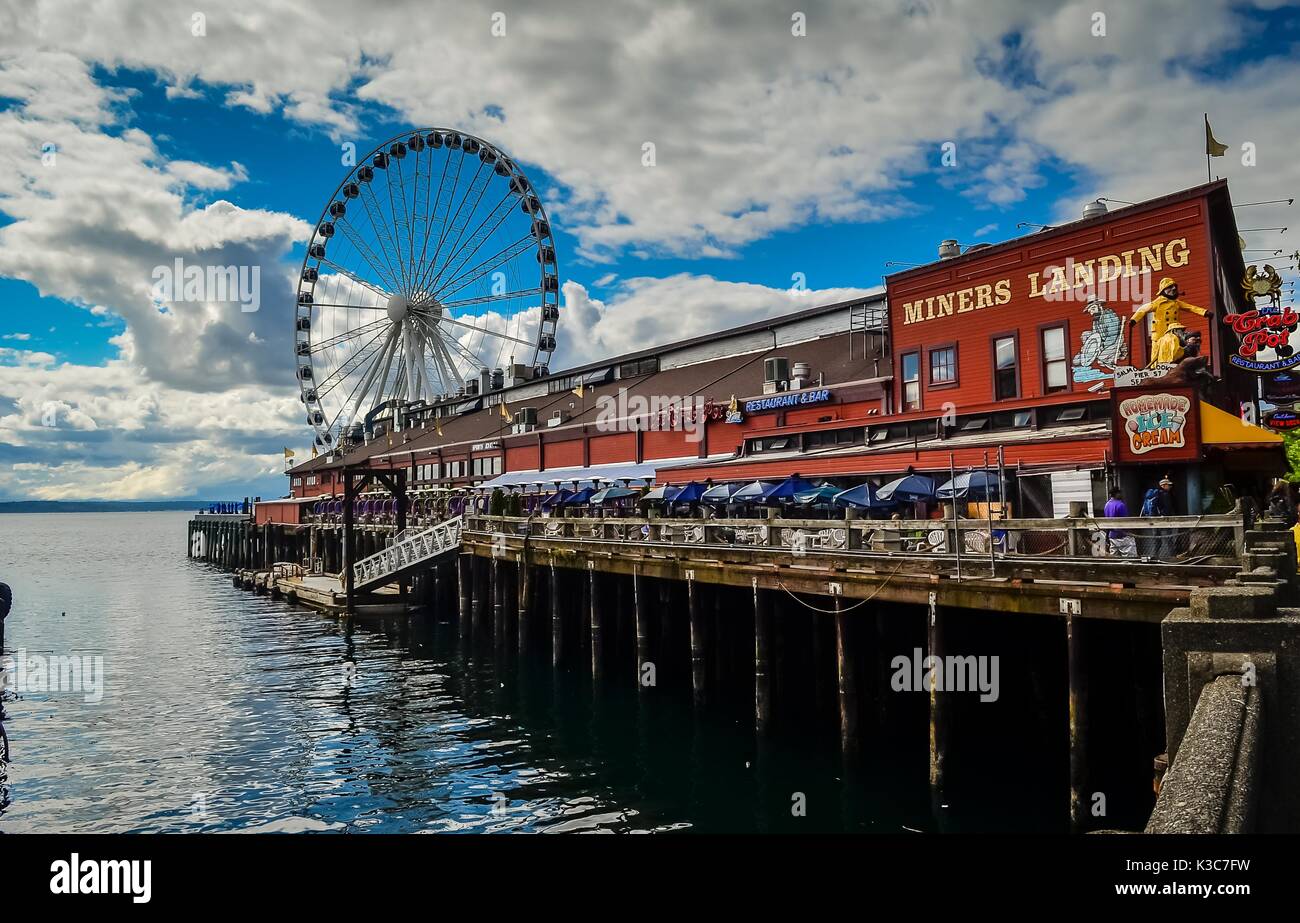 Ferris Wheel on Seattle's Waterfront Stock Photo - Alamy