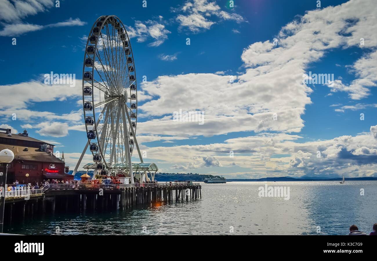 Ferris Wheel on Seattle's Waterfront Stock Photo - Alamy