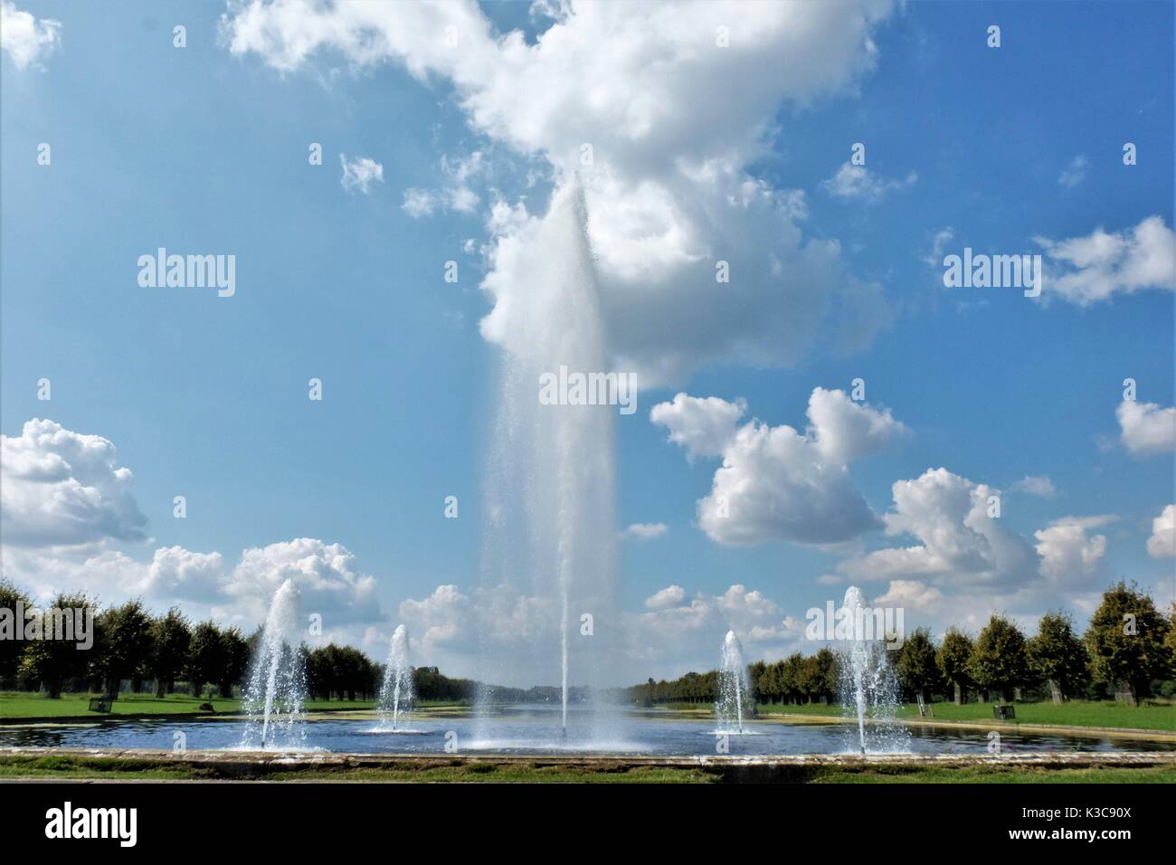 hampton court long water Stock Photo - Alamy