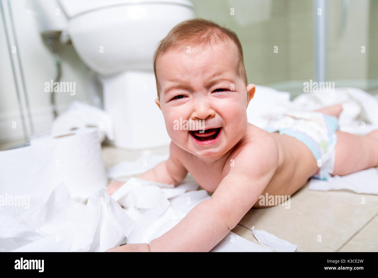 Child tear paper hi-res stock photography and images - Alamy