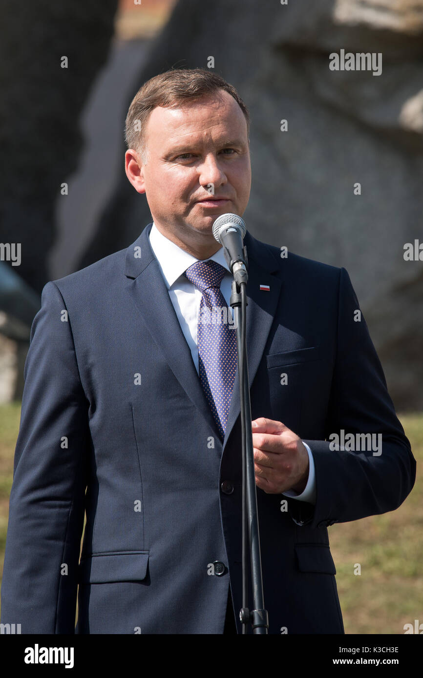 Talk gesture celebrity hi-res stock photography and images - Alamy