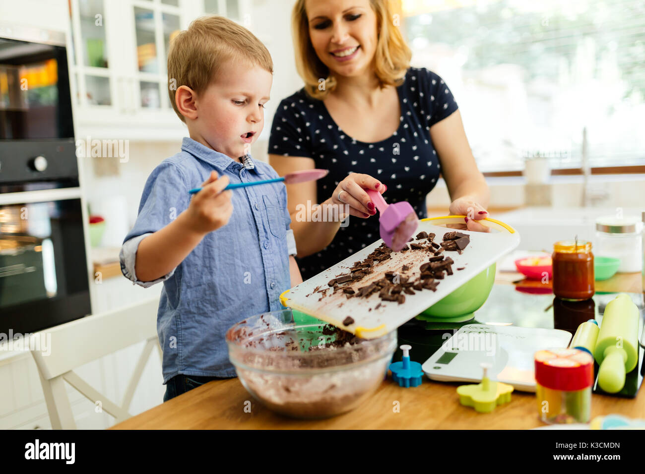 Child helping mother bake cookies Stock Photo - Alamy