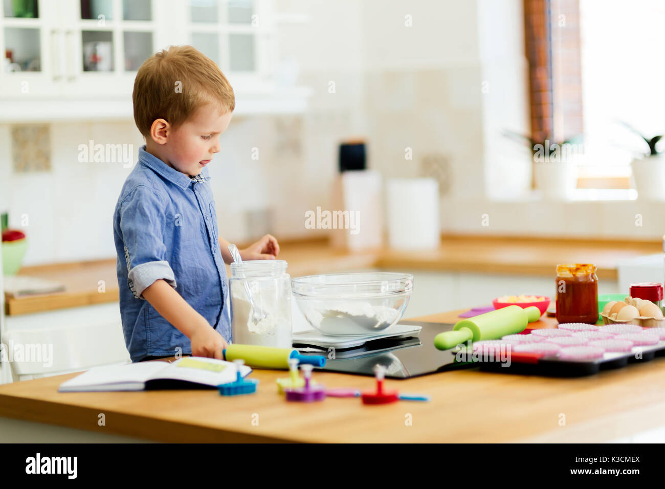 Cute child learning to become a chef Stock Photo - Alamy