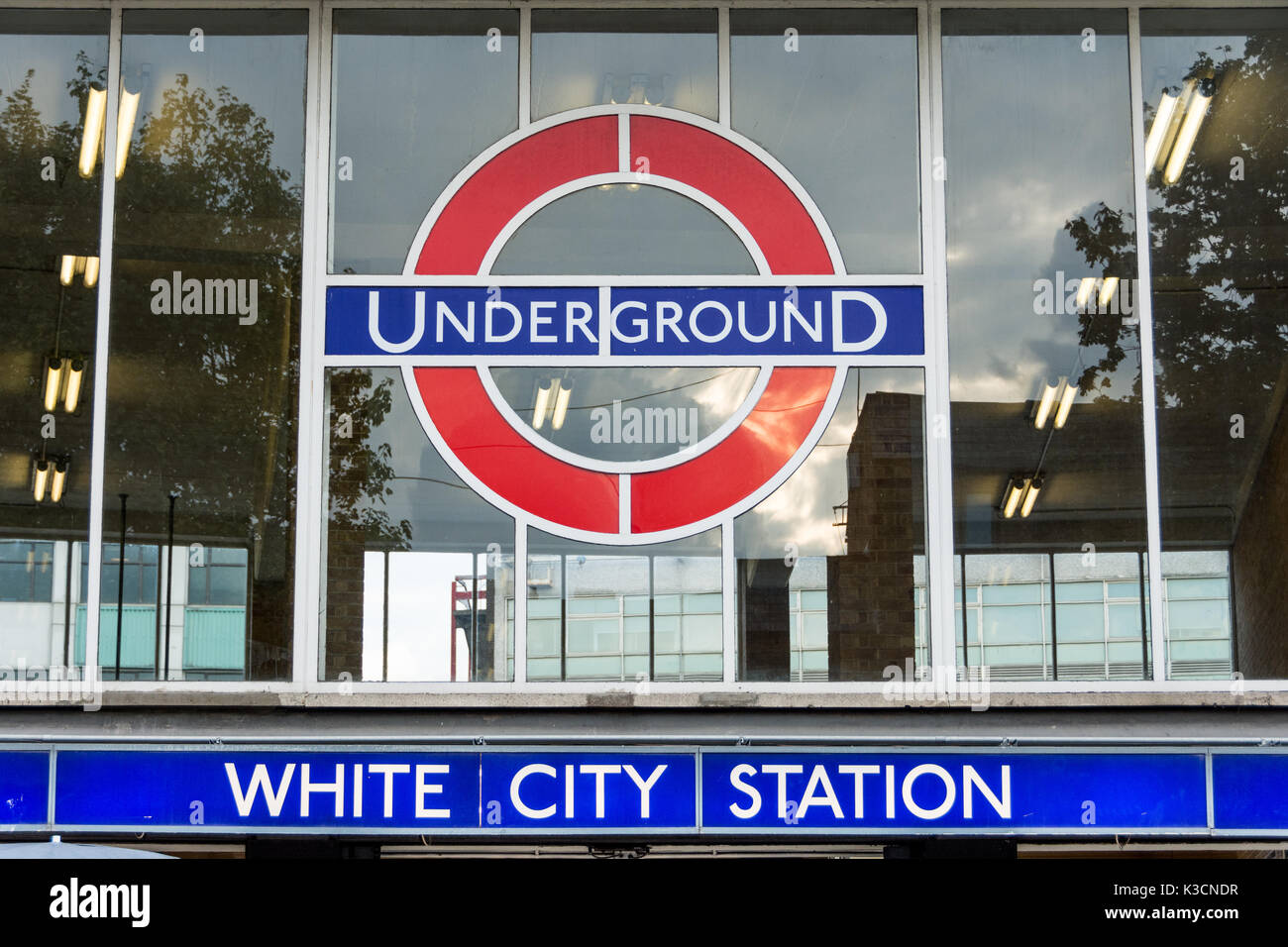 Wood lane by white city underground station hi-res stock photography ...
