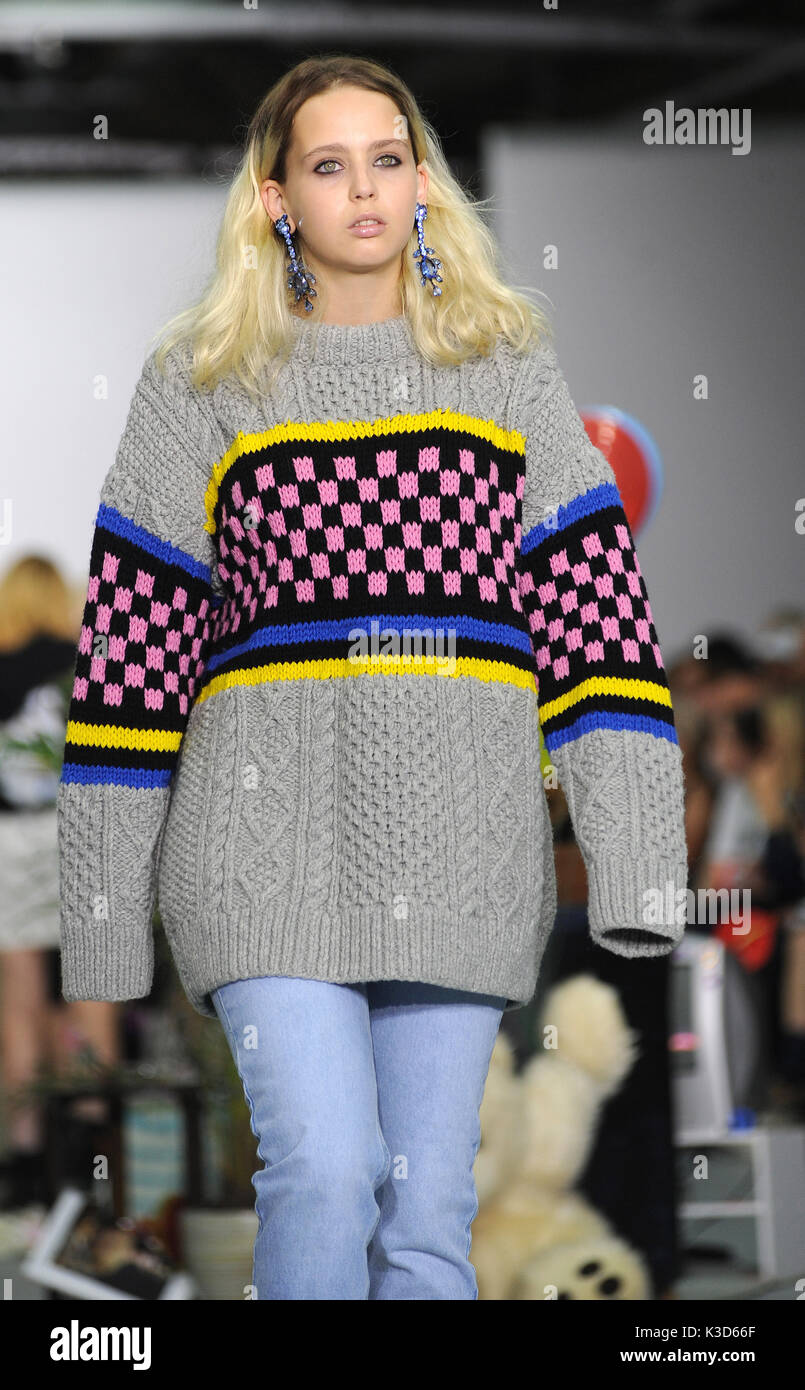 Plus size model catwalk hi-res stock photography and images - Alamy