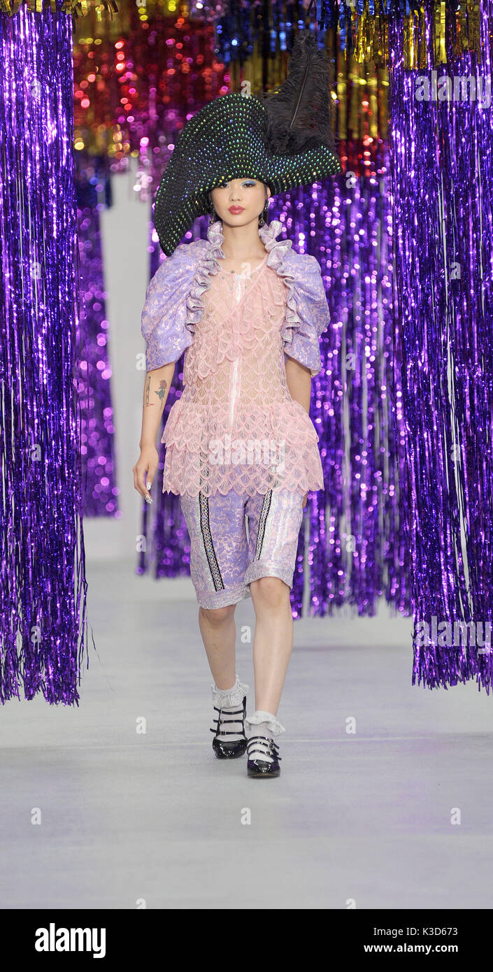 Pirate hat runway hi-res stock photography and images - Alamy