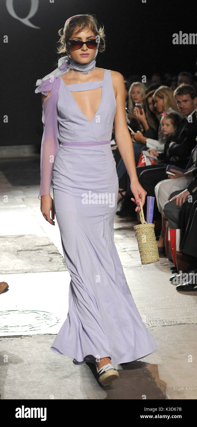 Fashion catwalk model low cut cleavage hi-res stock photography and ...