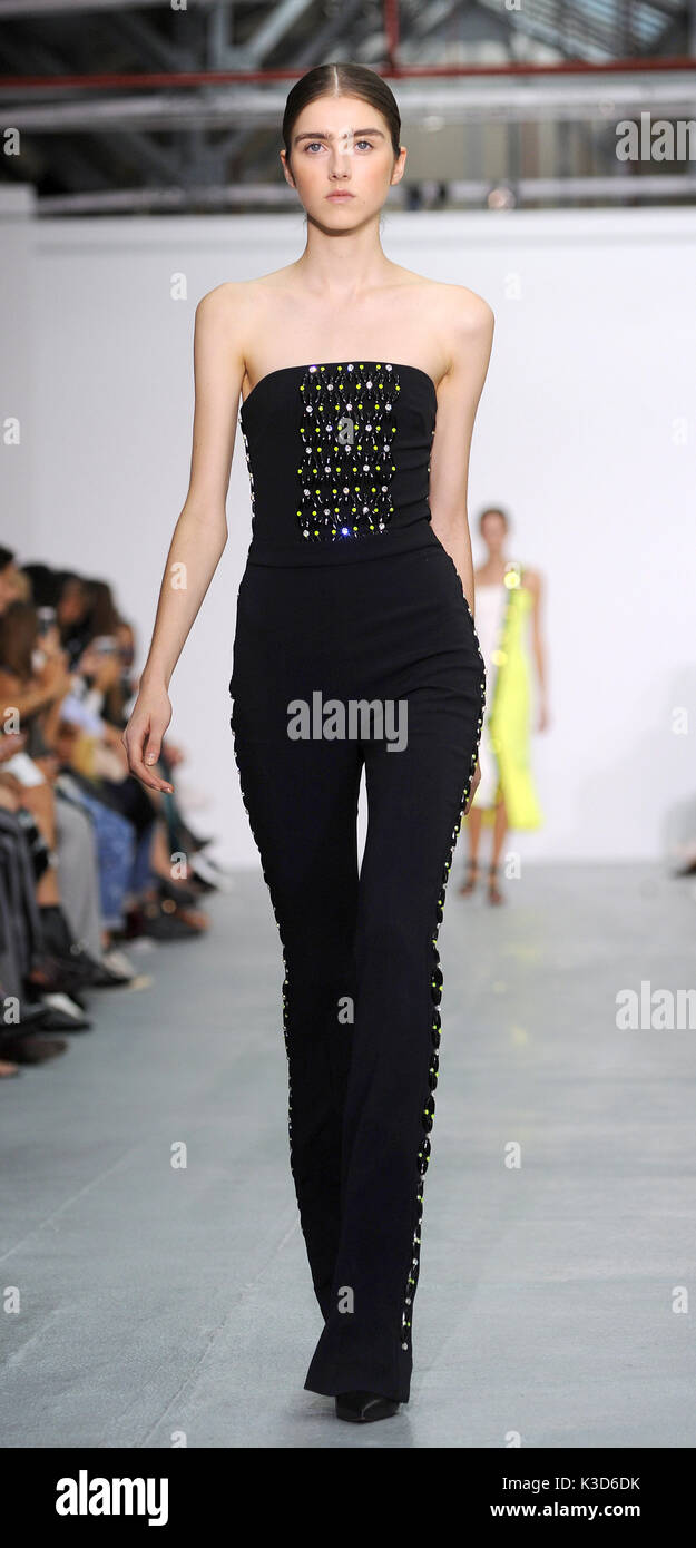 Skinny model runway hi-res stock photography and images - Alamy