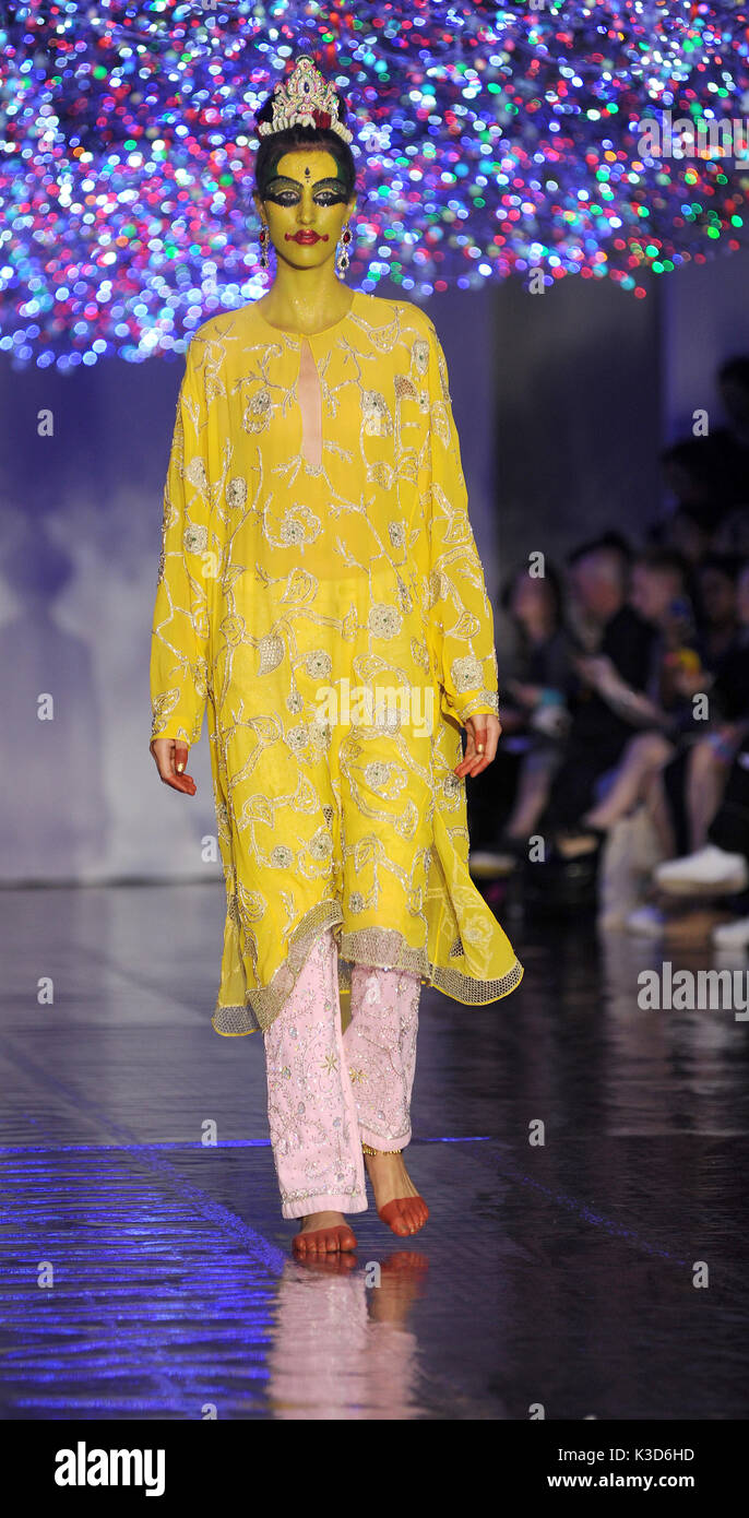 Photo Must Be Credited ©Alpha Press 078237 19/09/2016 Model at Ashish ...