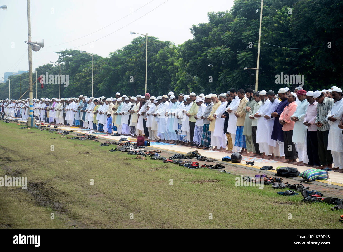 Namaz prayer in kolkata hi-res stock photography and images - Alamy