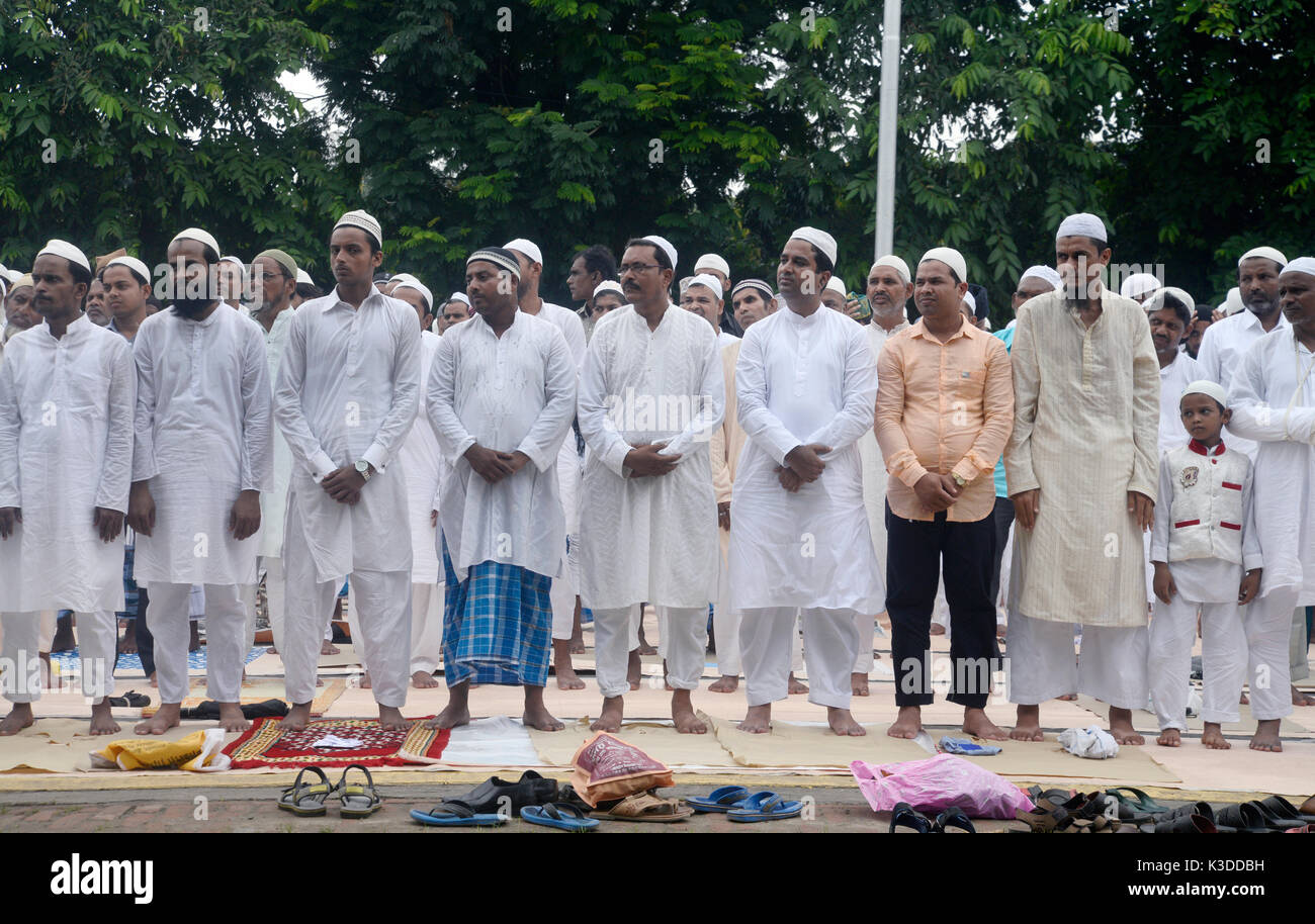 Kolkata, India. 02nd Sep, 2017. Muslim men pray during the special ...