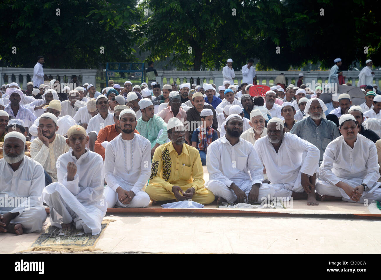 Namaz prayer in kolkata hi-res stock photography and images - Alamy