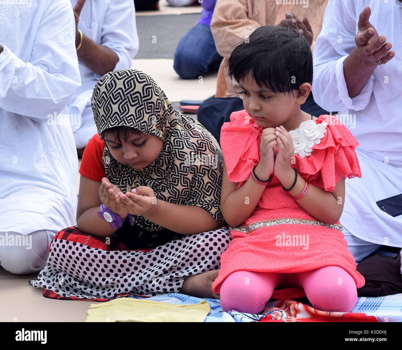 Kolkata, India. 02nd Sep, 2017. Muslim girls pray during the special ...