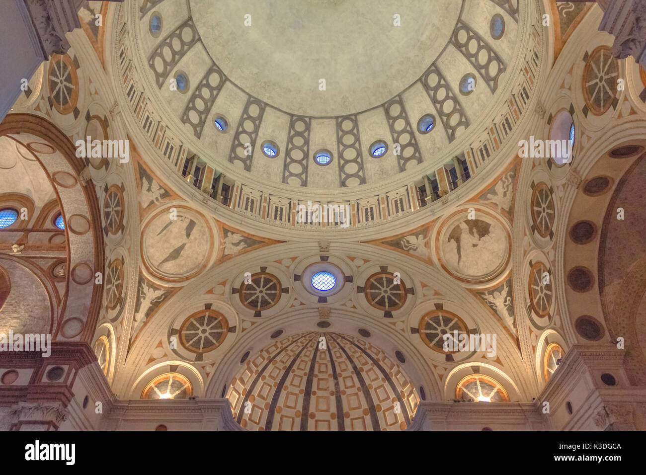 Church apse hi-res stock photography and images - Alamy