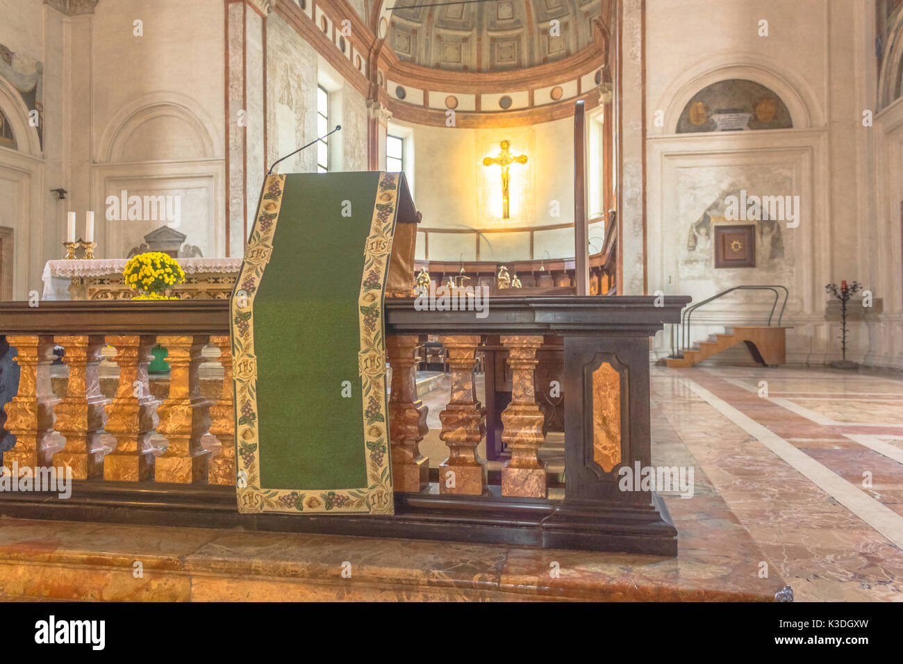Santa Maria church altar Stock Photo - Alamy