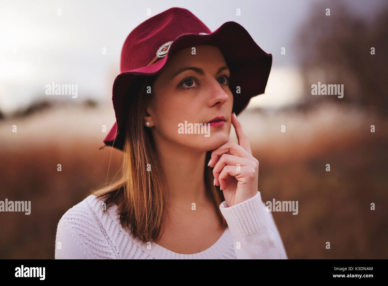Woman with long hair, fedora hat Stock Photo - Alamy