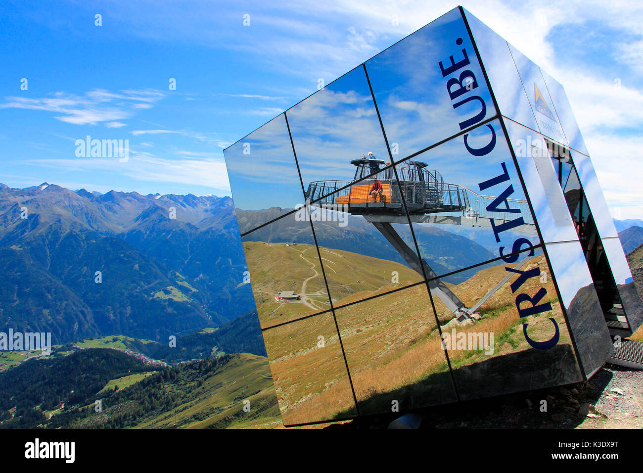 Crystal cube hi-res stock photography and images - Alamy