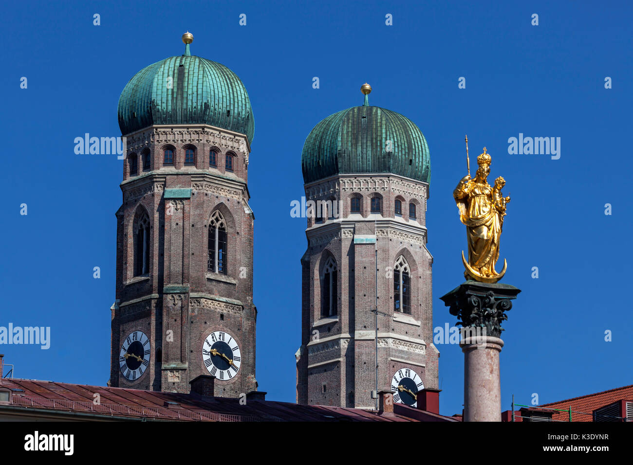 Marian column on marienplatz with church of our lady hi-res stock ...