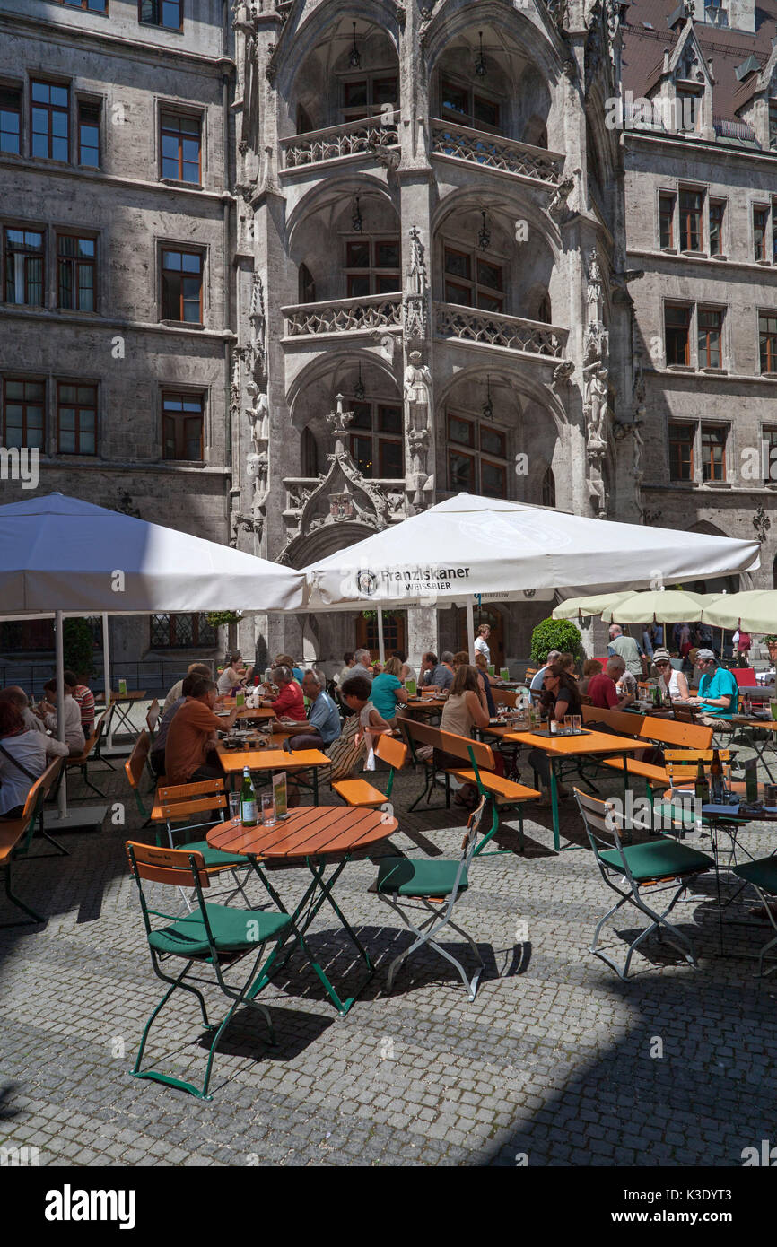 Restaurant Ratskeller in the splendour court of the new city hall ...