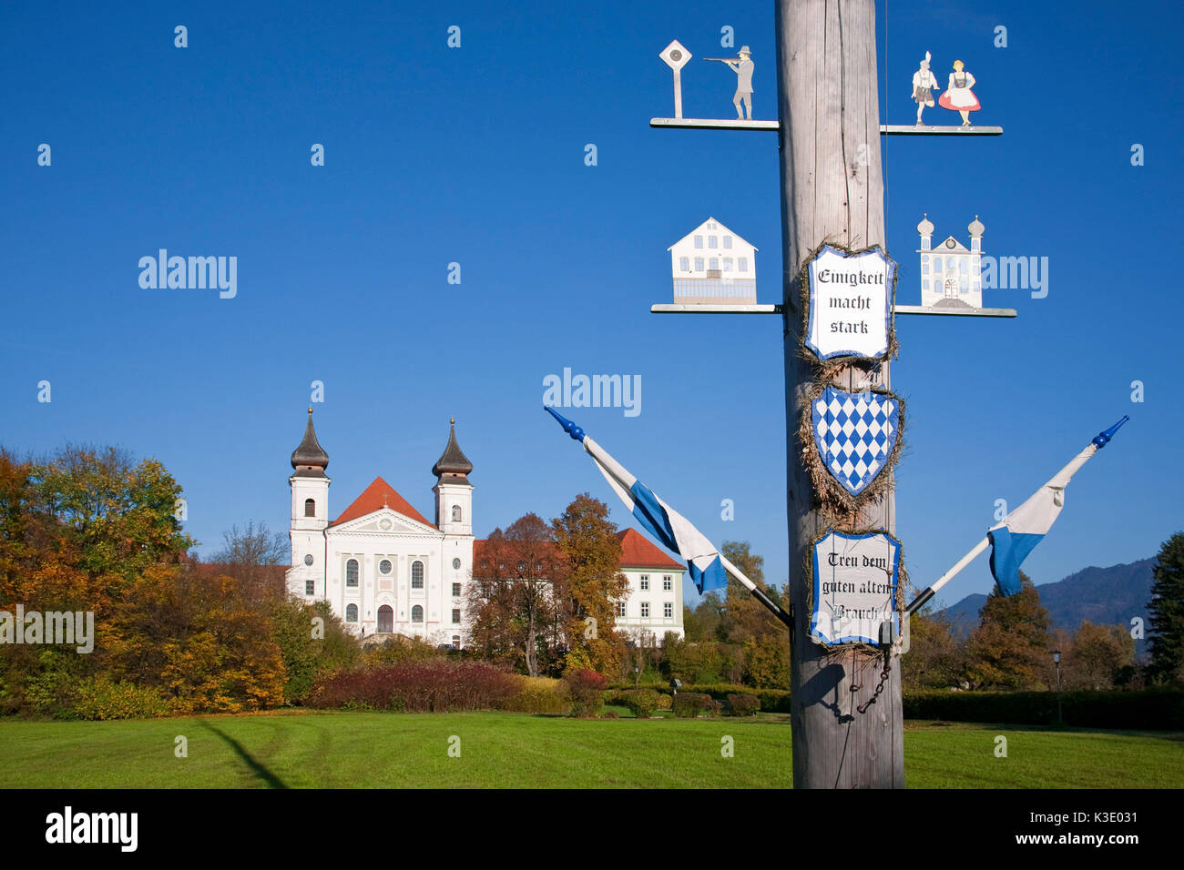 Parish church and maypole hi-res stock photography and images - Alamy