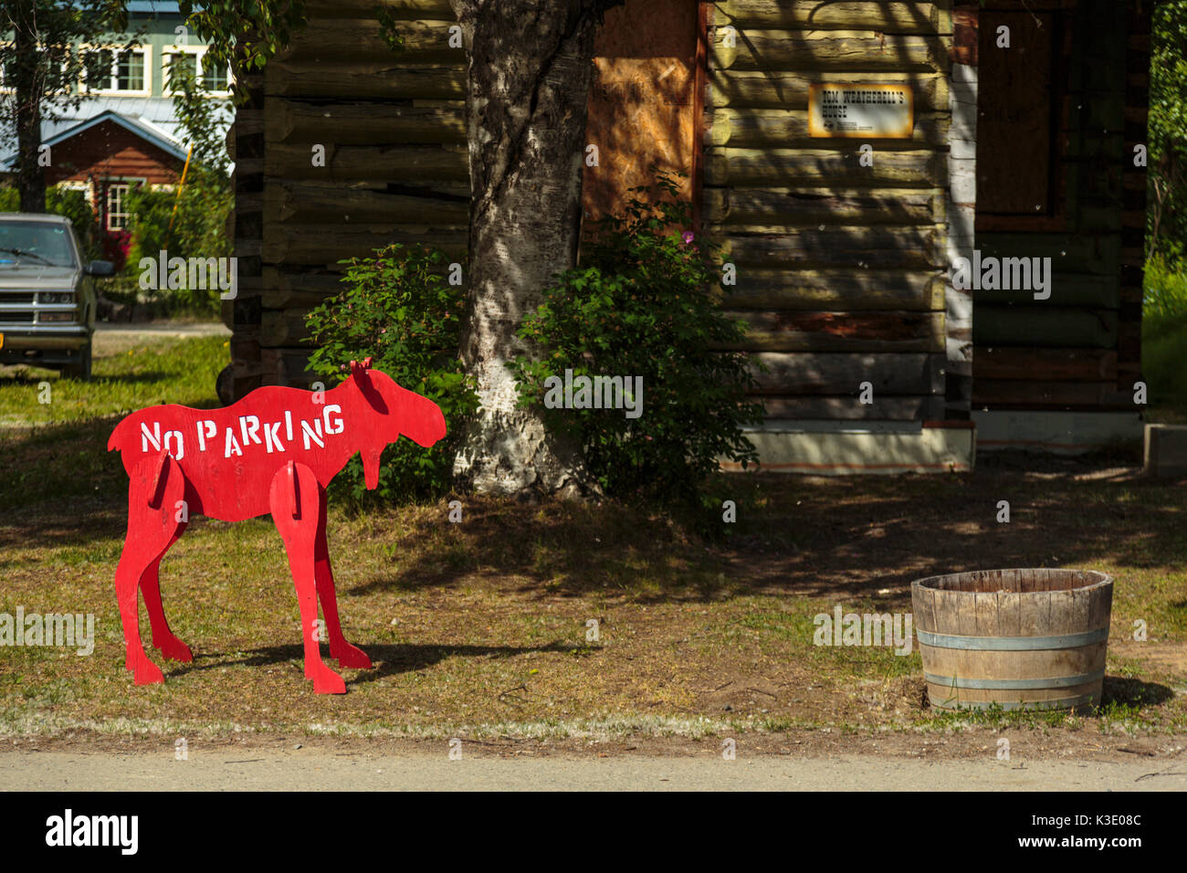 Red No Parking Sign, Talkeetna, Alaska, USA Stock Photo - Alamy