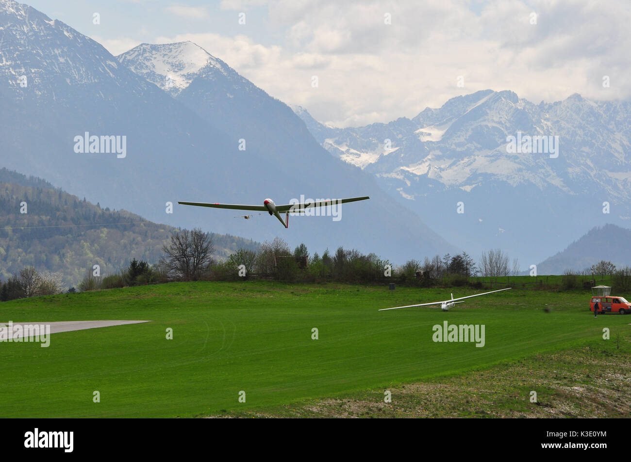 Drag along hi-res stock photography and images - Alamy