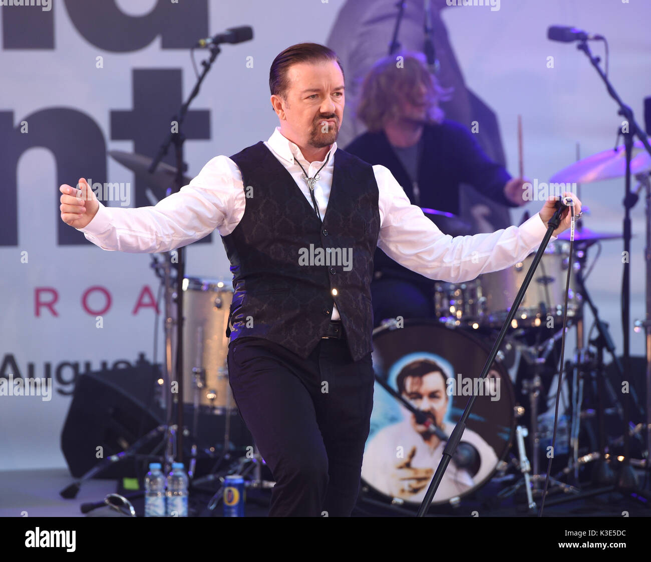 Photo Must Be Credited ©Alpha Press 079965 10/08/2016 Ricky Gervais ...