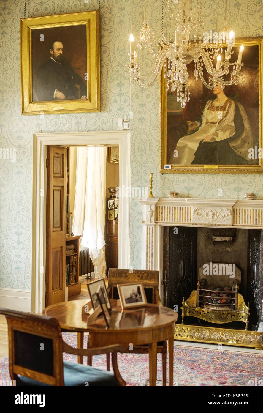 Upstairs downstairs servants hi-res stock photography and images - Alamy