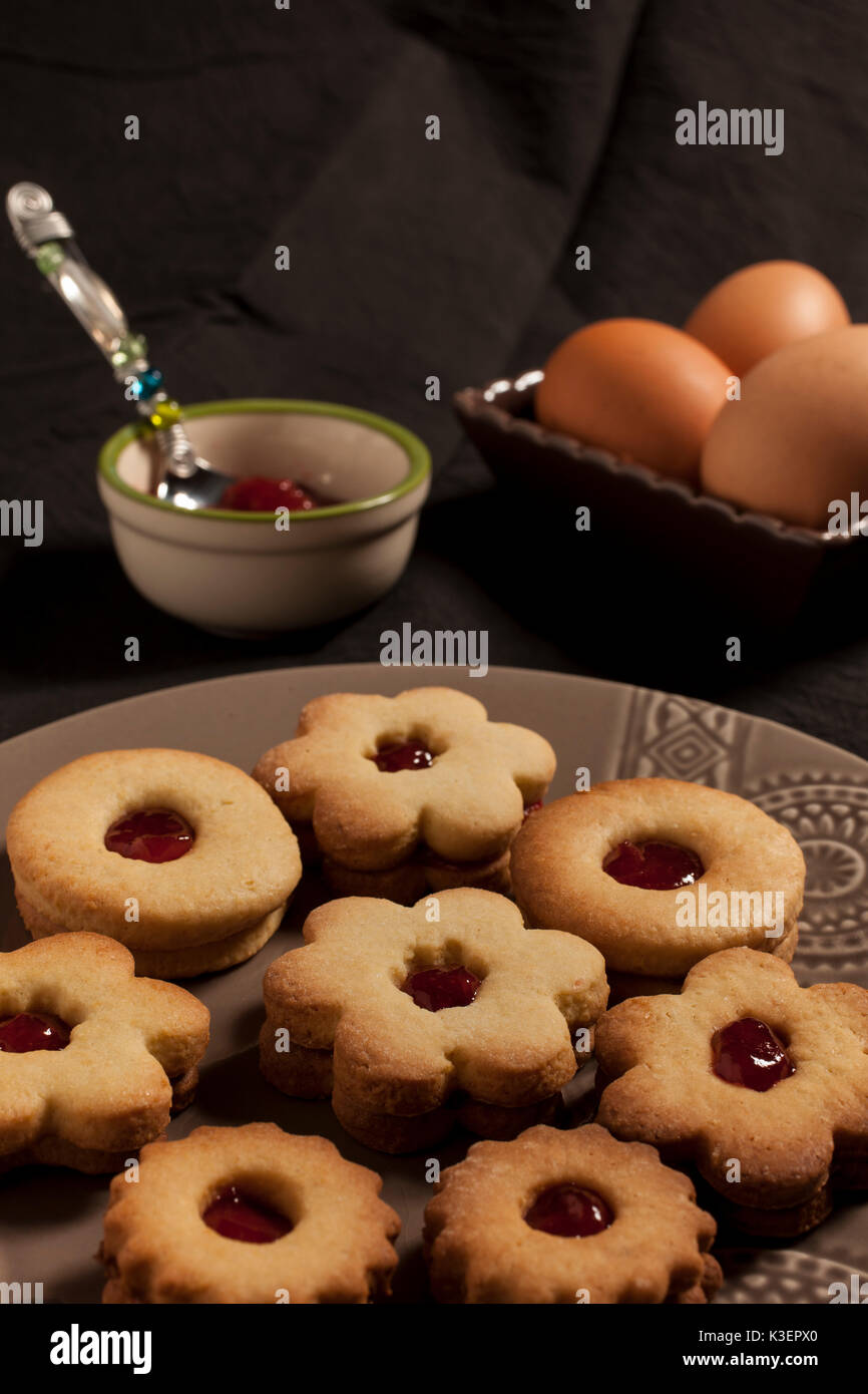 Biscuits fruit filling hi-res stock photography and images - Alamy