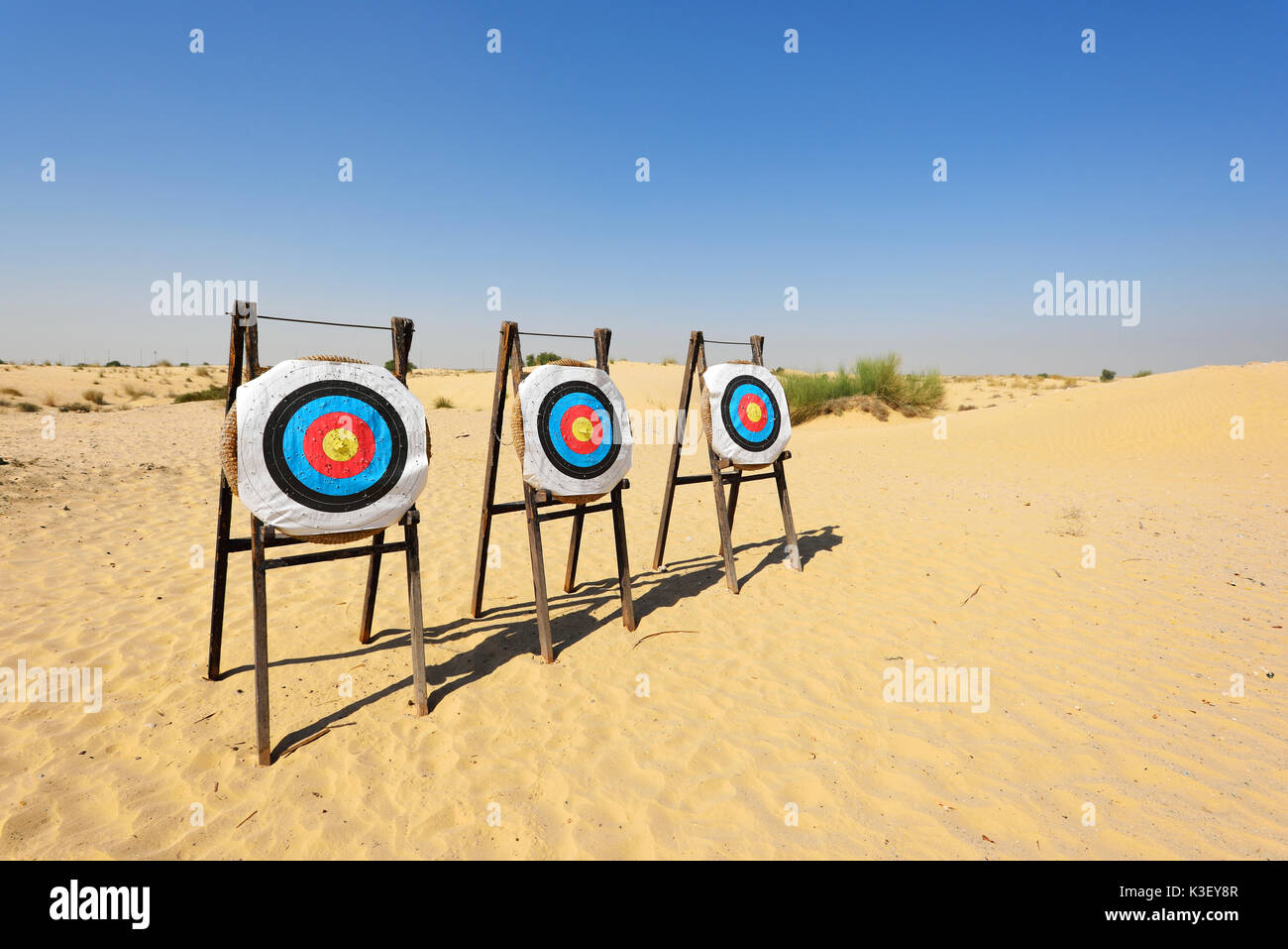 Archery target in desert Stock Photo - Alamy